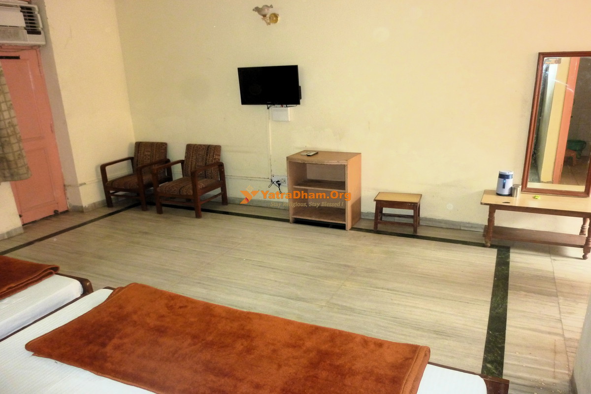 Devkinandan Thakur ji Ashram Vrindavan Room Booking