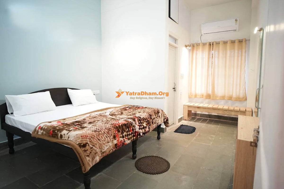 Udupi Shri Krishna Madhwa Pejawara Mutt Varanasi » Check Room ...